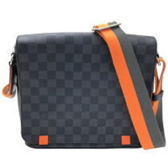 Louis Vuitton | Bags | Louis Vuitton District Damier Graphite Black ...